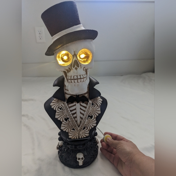Holiday | Skeleton Bust In Top Hat | Poshmark